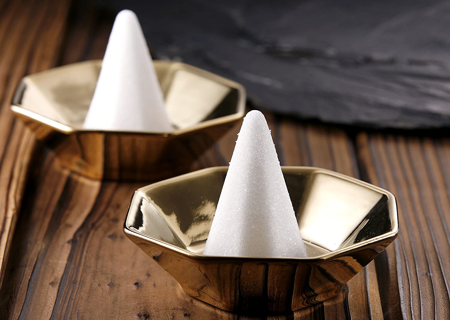 【2023年最新】定番人気のおすすめ「盛り塩皿」・8選（100均での販売情報も！） | マルシンmagazine